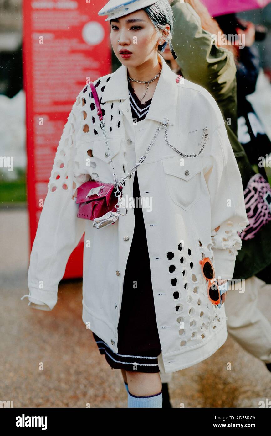 Street style, Nara Kim arriving at Maison Margiela Fall Winter 2020 ...