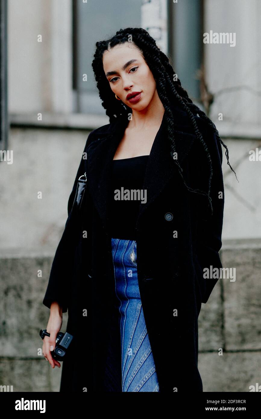 Street style, Sarah Feingold arriving at Mugler Fall Winter 2020-2021 ...