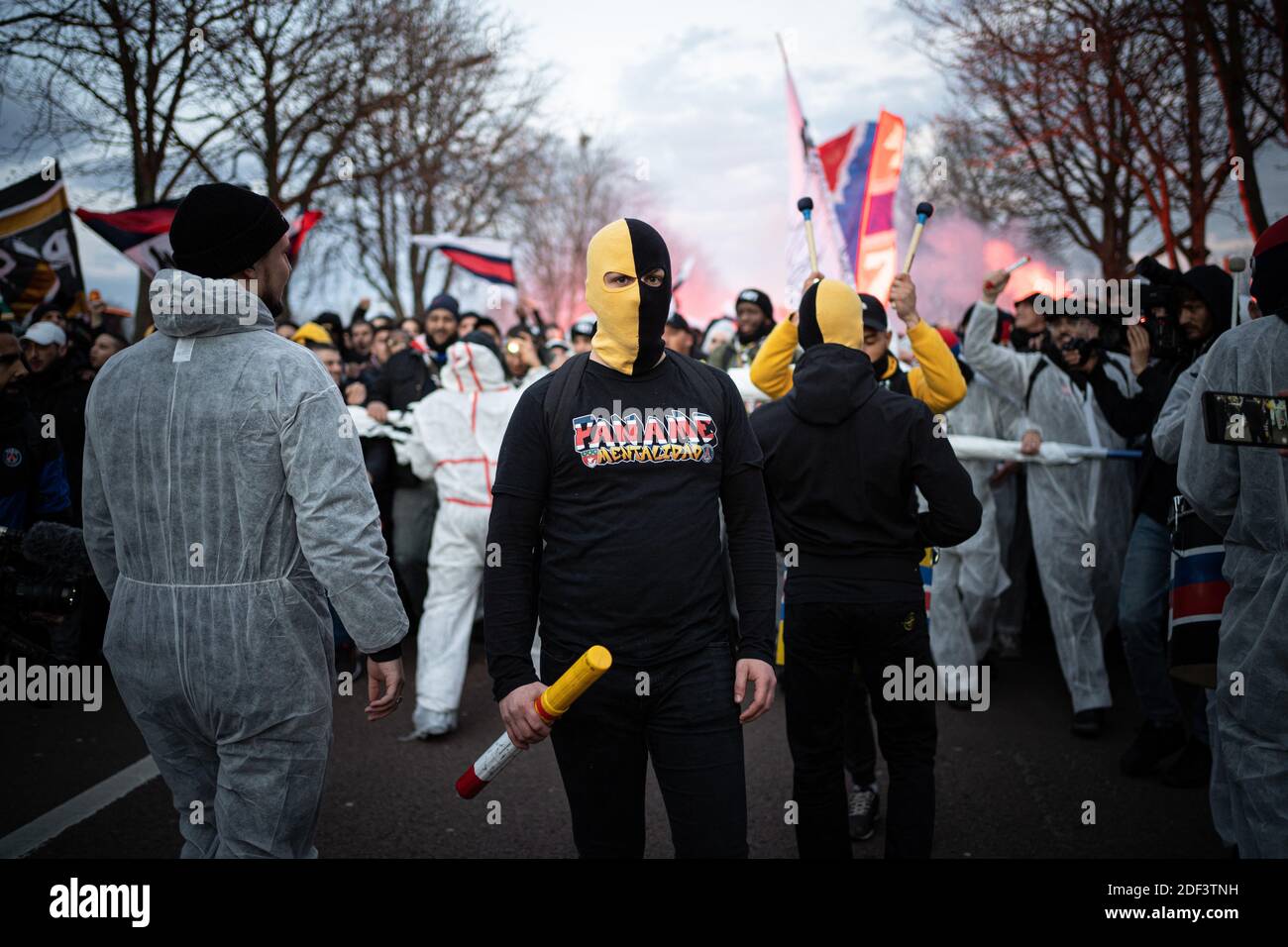 Paris Saint Germain fans watch PSG take on Dortmund in front of the ...