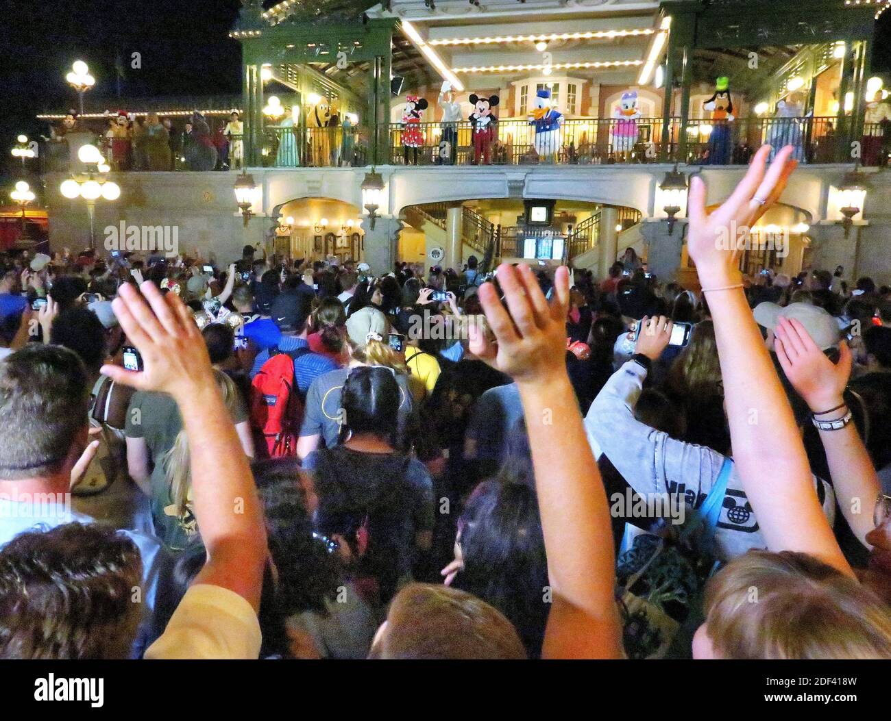 Disneyland florida main street hi-res stock photography and images - Alamy