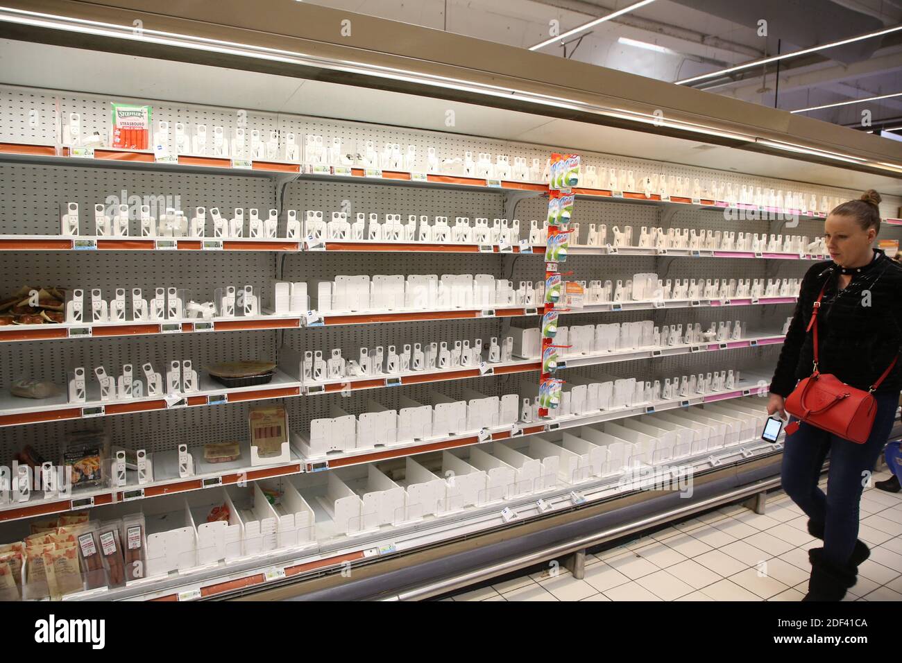 Carrefour store shelves hi-res stock photography and images - Alamy