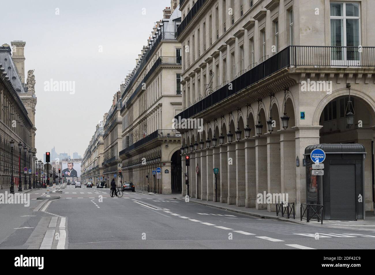 Illustration Paris is deserted ( on the rue de rivoli ) on march 17 ...