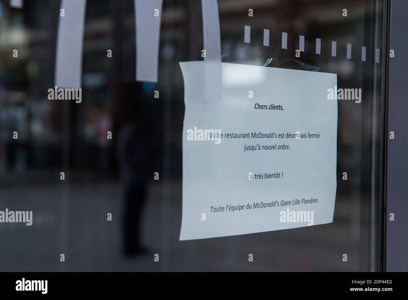 Closed until further notice restaurant hi-res stock photography and ...