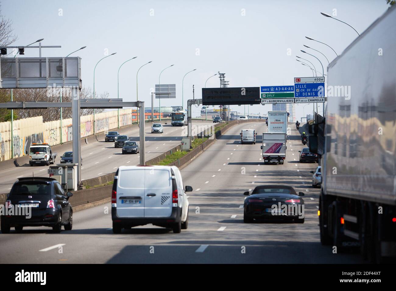 The peripherique ( ring-road ) in the north of Paris on march 19 2020 ...
