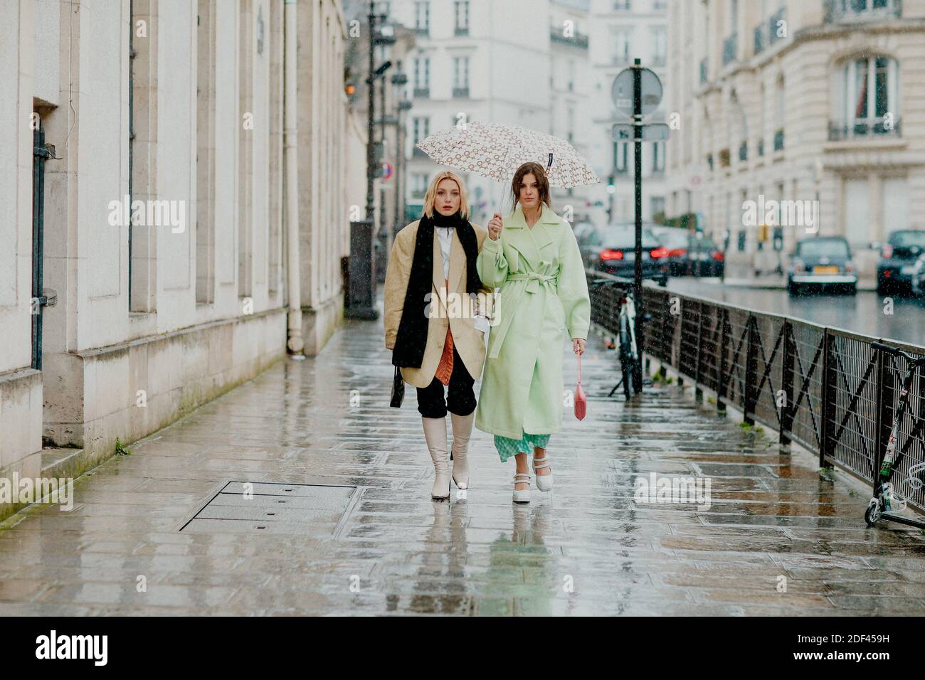 Street style, Julie Janie and Alice Violier arriving at Paul and Joe ...