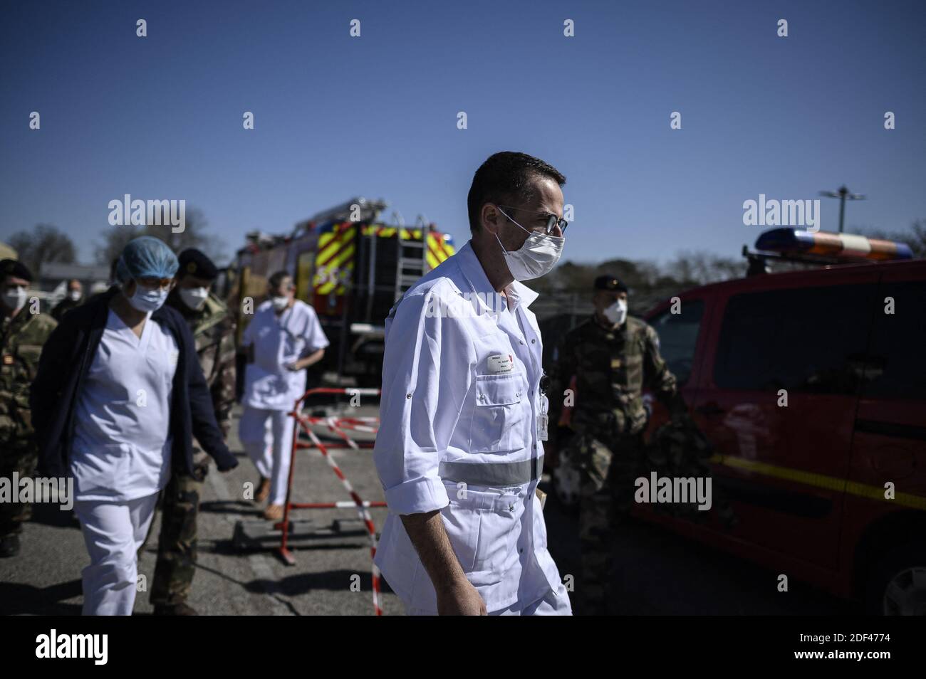 The head SAMU 68, Marc Noizet during the construction of the military ...