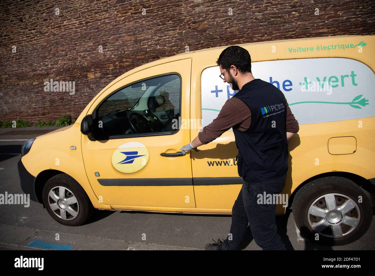 La maladie continue hi-res stock photography and images - Alamy