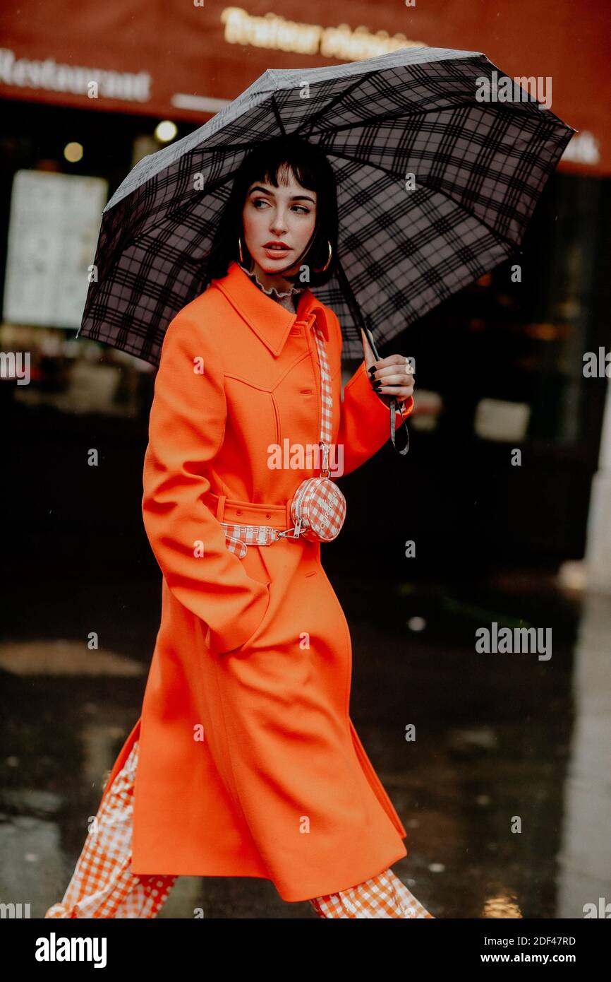 Street style, Barbara Malewicz arriving at Sacai Fall Winter 2020-2021 ...