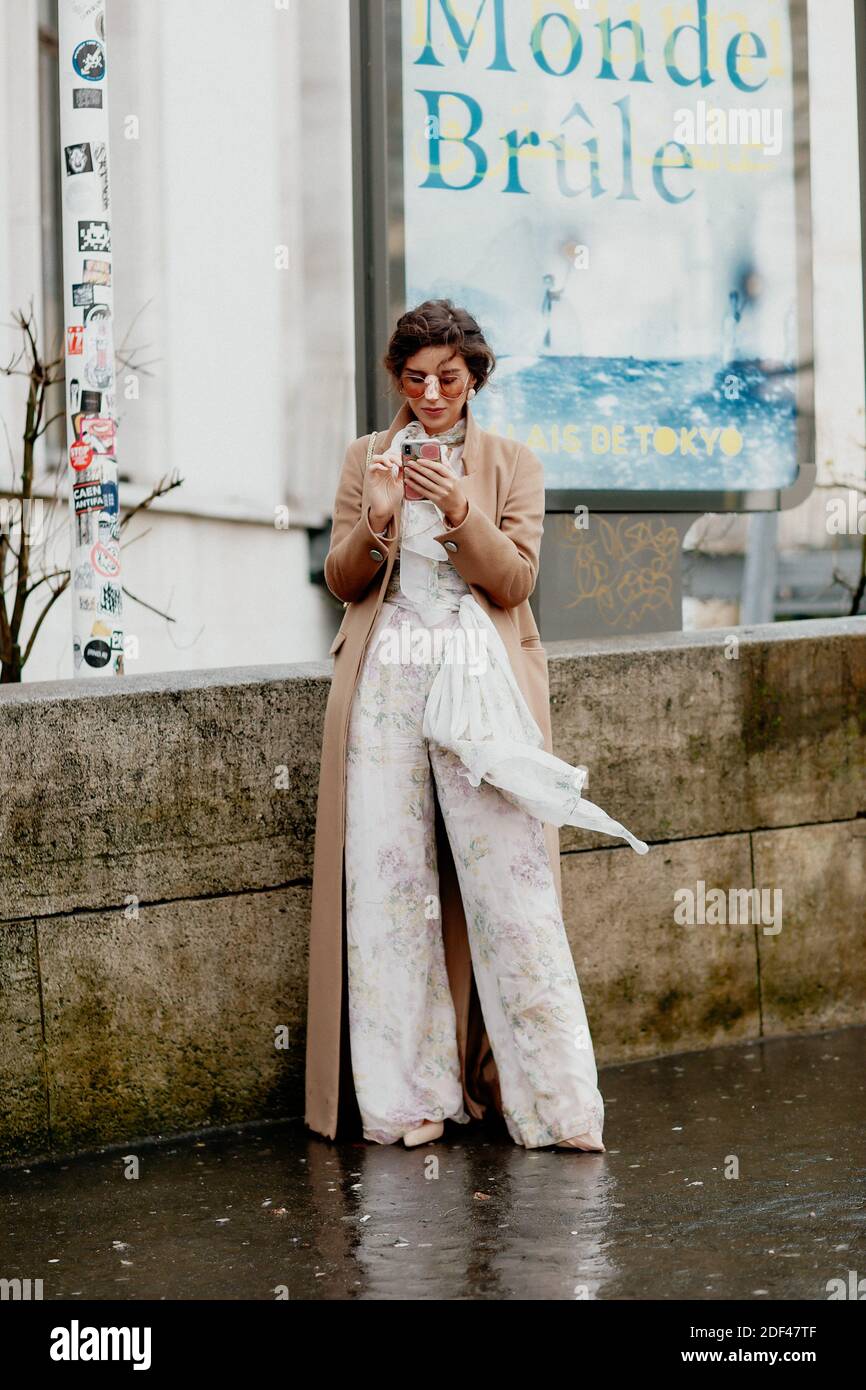 Street style, Katie One arriving at Kristina Fidelskaya Fall Winter ...