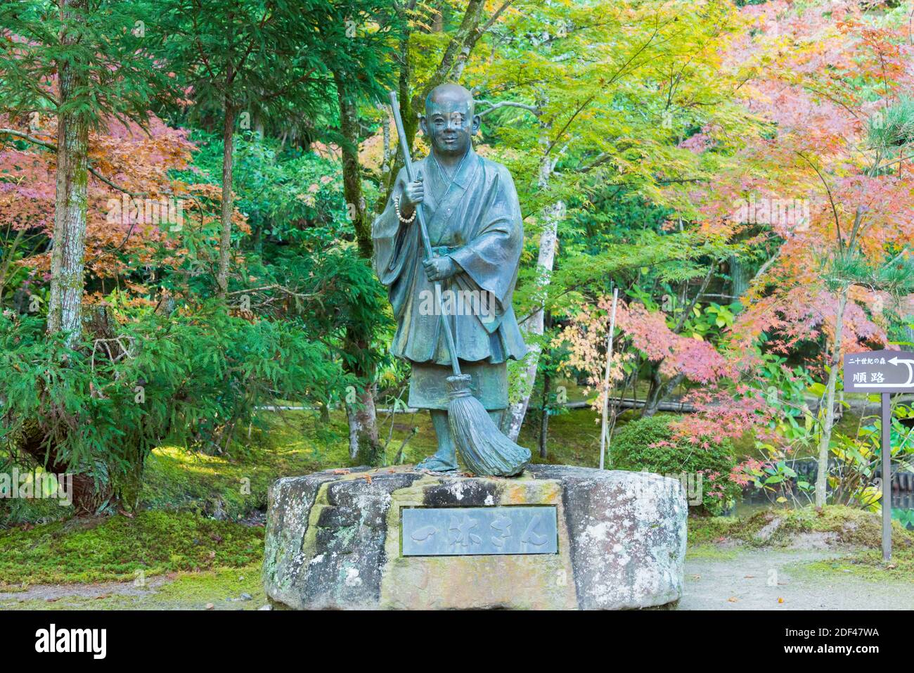Zen buddhist monk hi-res stock photography and images - Alamy