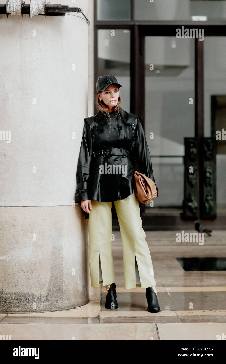 Street style, Natalia Ostrofsky arriving at Kristina Fidelskaya Fall ...
