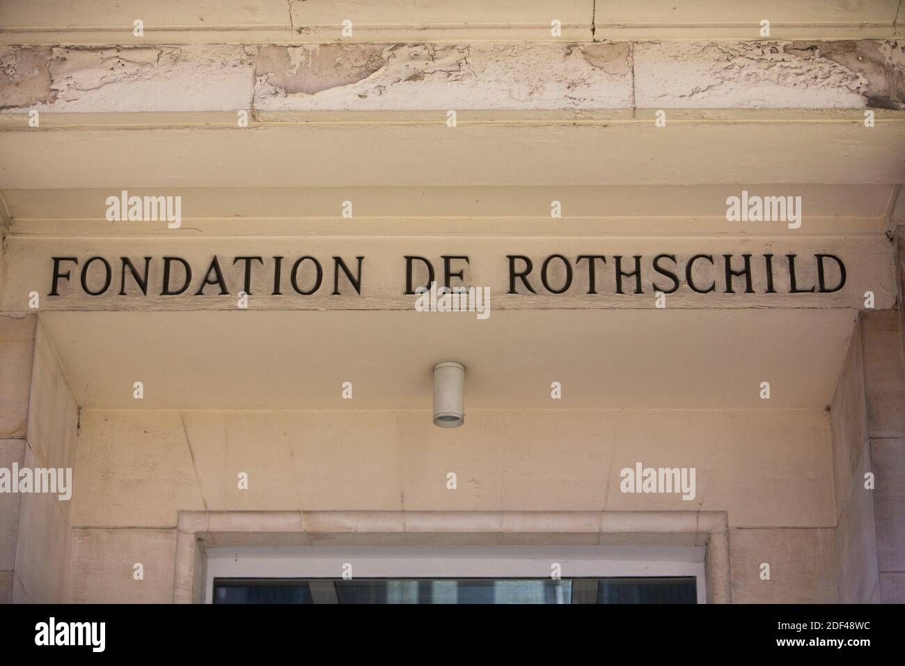 Rothschild logo hi-res stock photography and images - Alamy