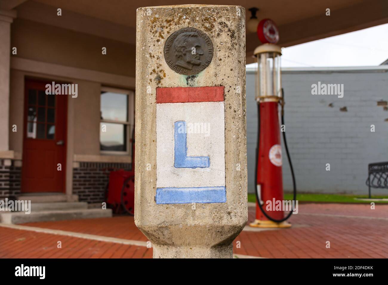 Lincoln highway marker hi-res stock photography and images - Alamy