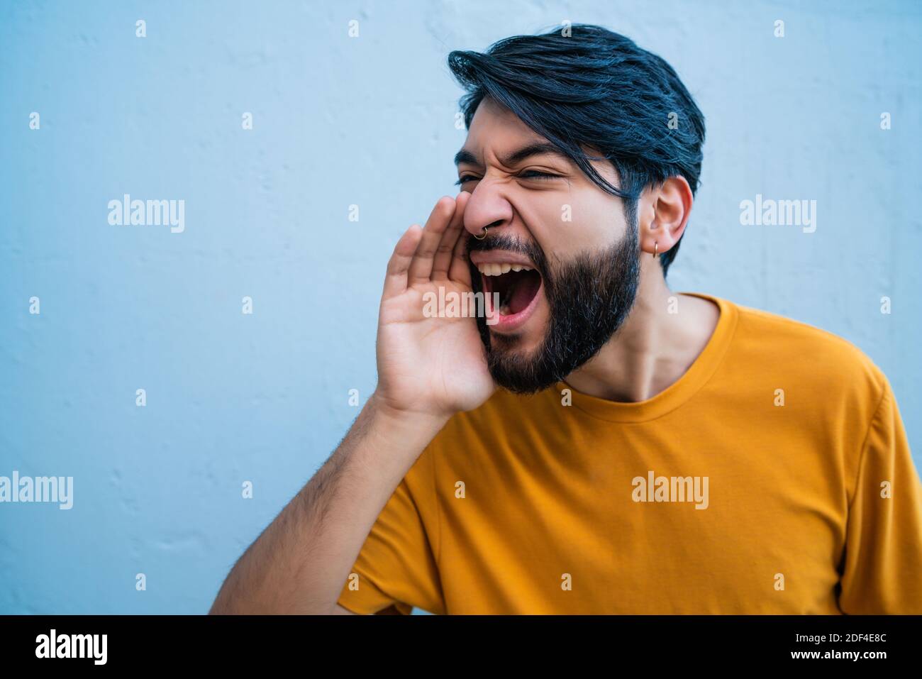 Young man shouting and screaming Stock Photo - Alamy
