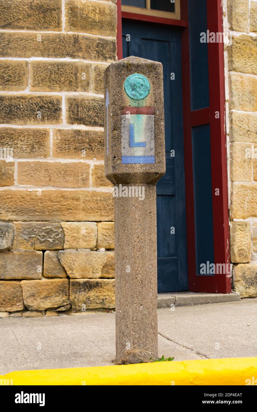Original Lincoln Highway road markers in rural Illinois Stock Photo - Alamy