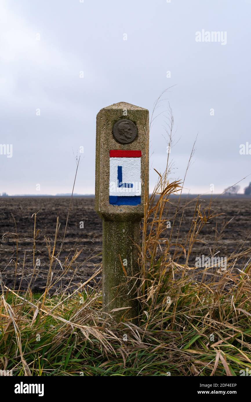 Original Lincoln Highway road markers in rural Illinois Stock Photo - Alamy