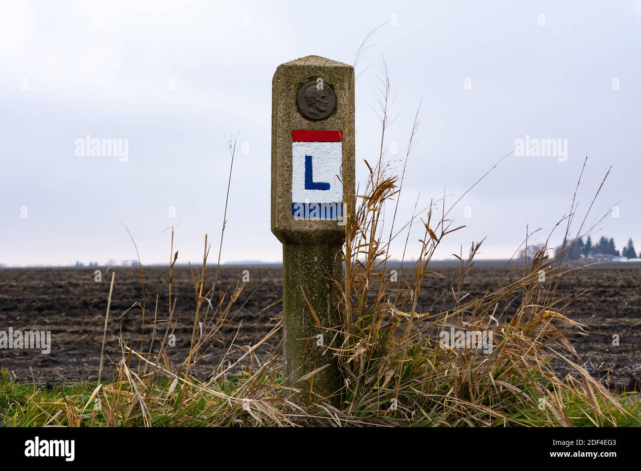 Original Lincoln Highway road markers in rural Illinois Stock Photo - Alamy