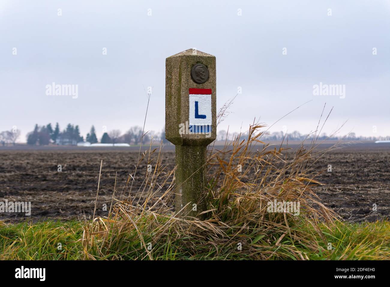 Old concrete markers hi-res stock photography and images - Alamy
