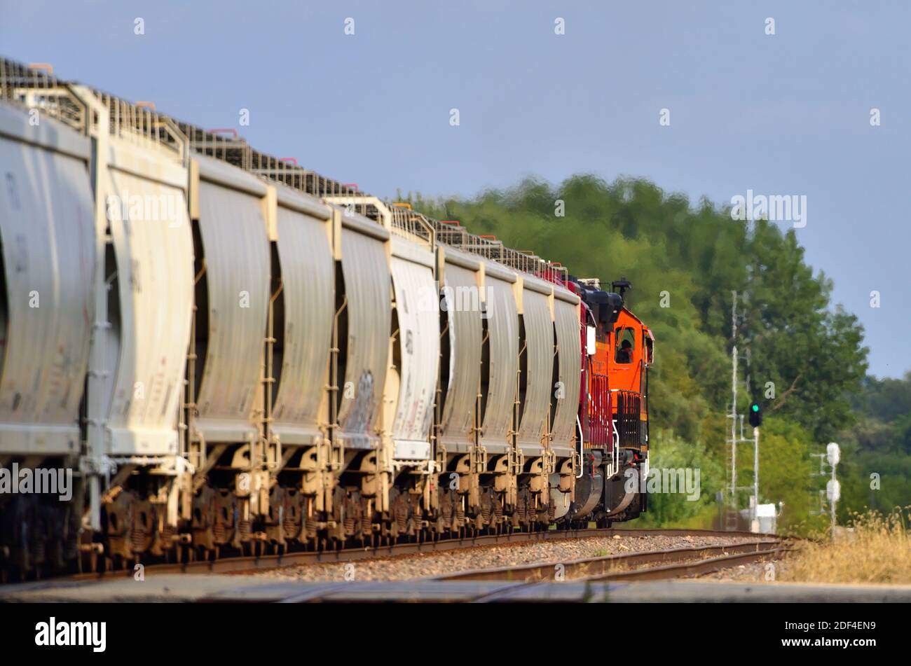Bnsf railway freight train hauling hi-res stock photography and images - Alamy