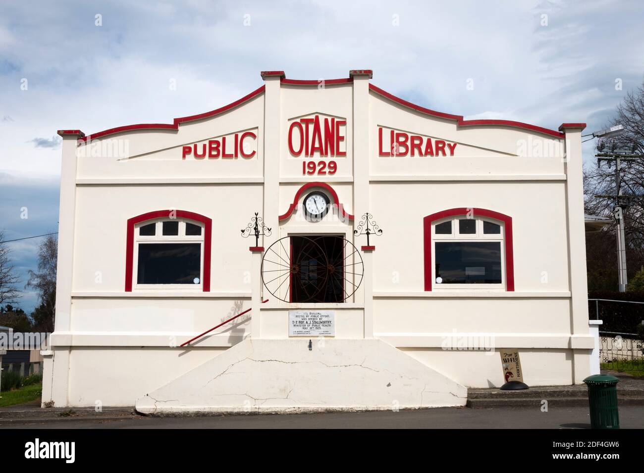 Otane Public Library building, now McCauley's store and Cafe, Otane ...