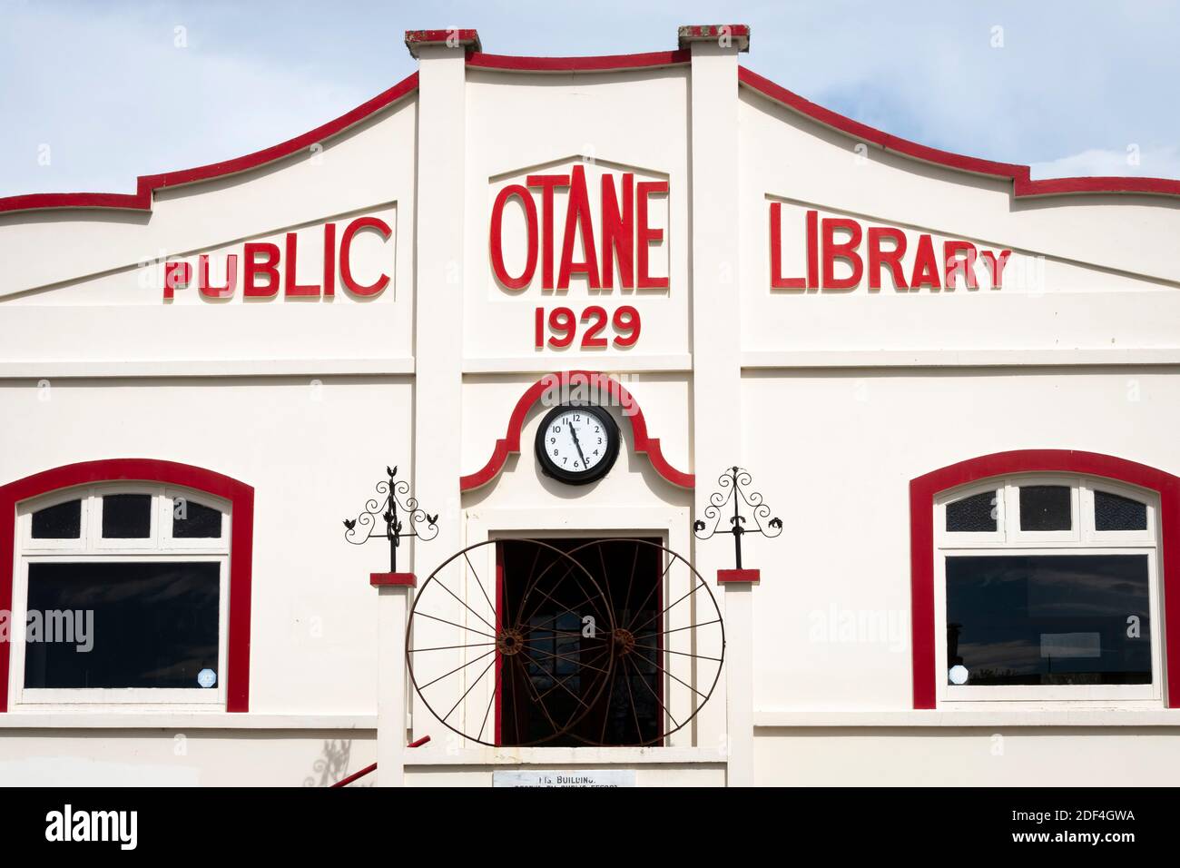 Otane Public Library building, now McCauley's store and Cafe, Otane ...