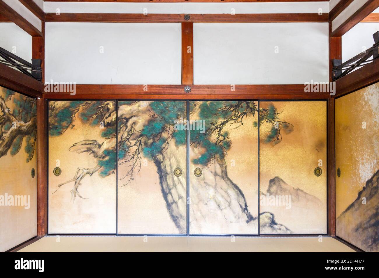 Fusuma art hi-res stock photography and images - Alamy