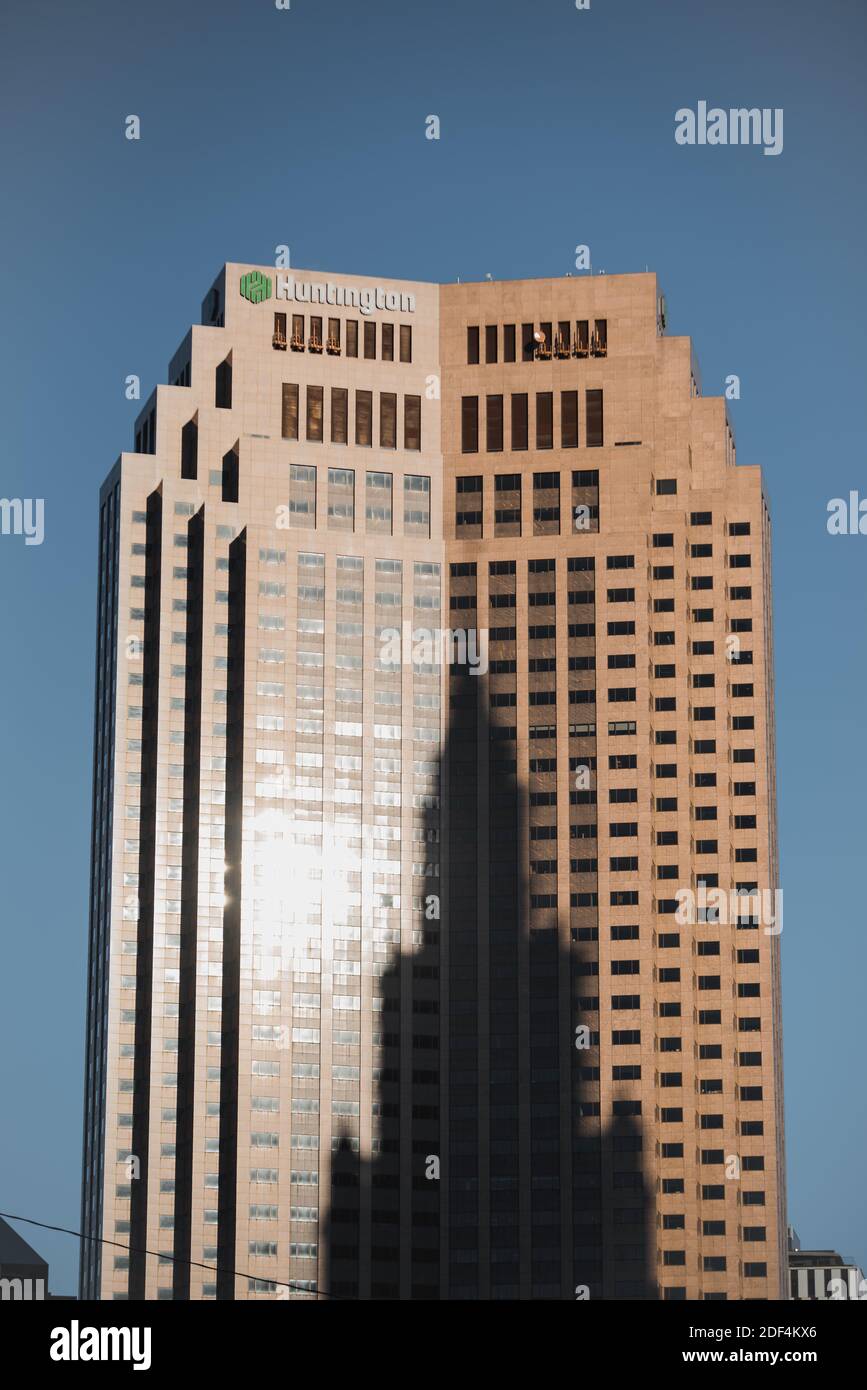 Huntington bank tower hi-res stock photography and images - Alamy