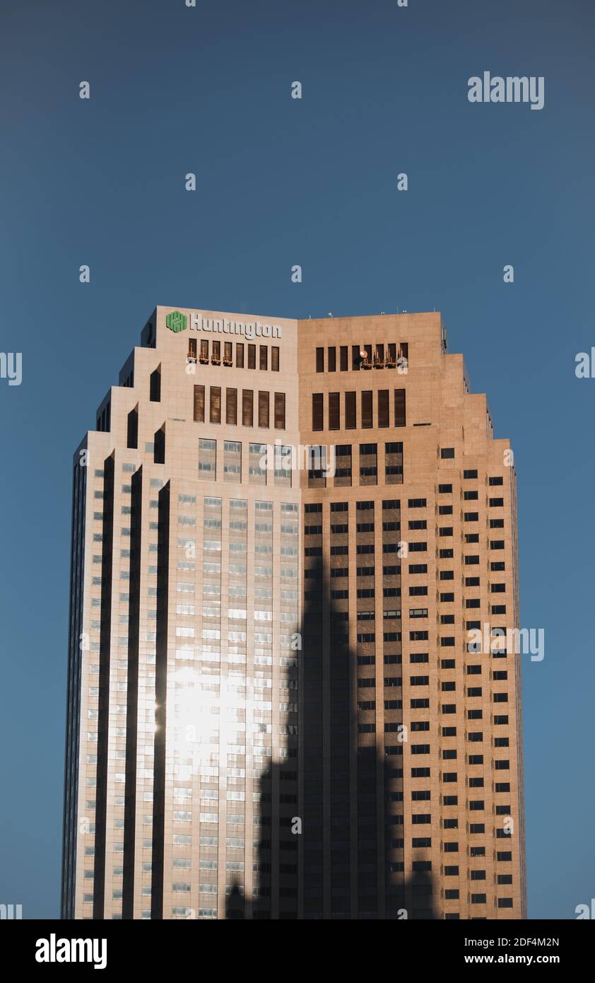 Huntington bank tower hi-res stock photography and images - Alamy