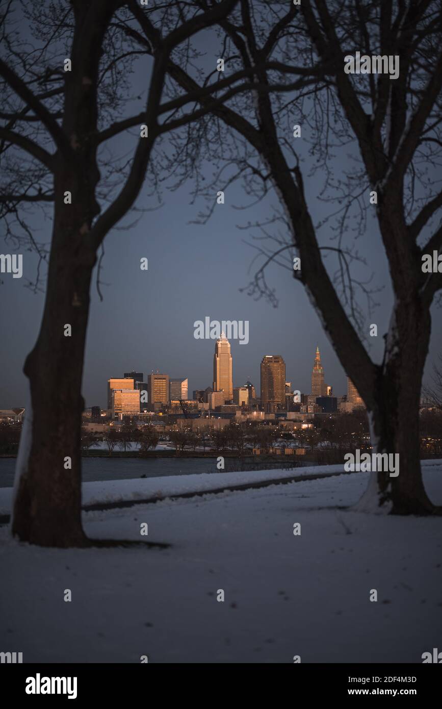 Cleveland ohio skyline in the winter at sunset Stock Photo - Alamy