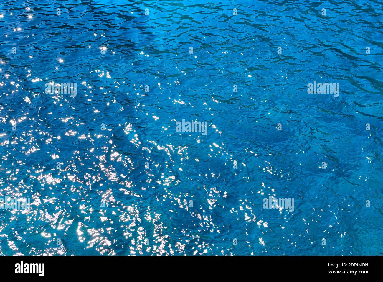 Turquoise green and blue ocean water reflection. Nature background ...