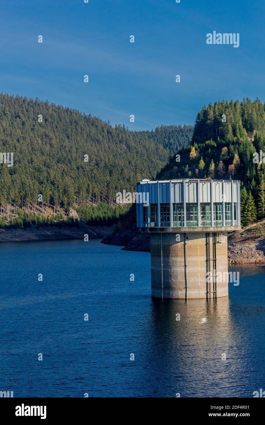 Autumn walk around the narrow water dam in the Thuringian Forest ...
