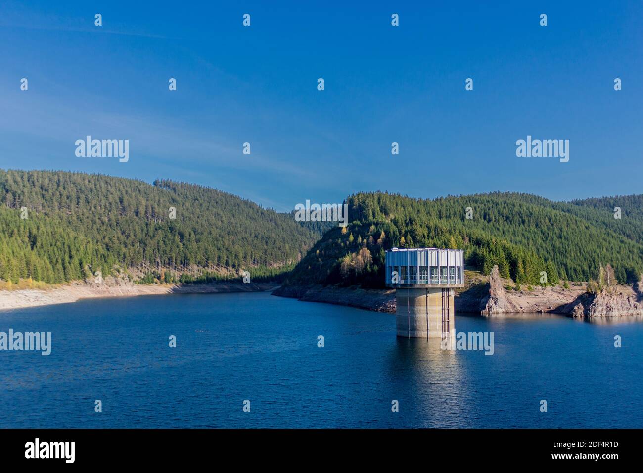 Autumn walk around the narrow water dam in the Thuringian Forest ...