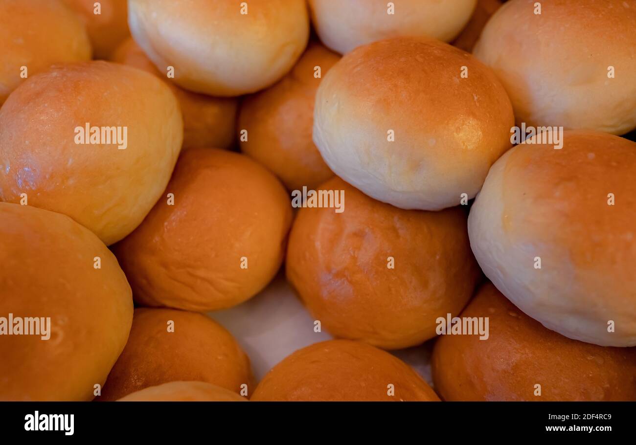 Small bun hi-res stock photography and images - Alamy