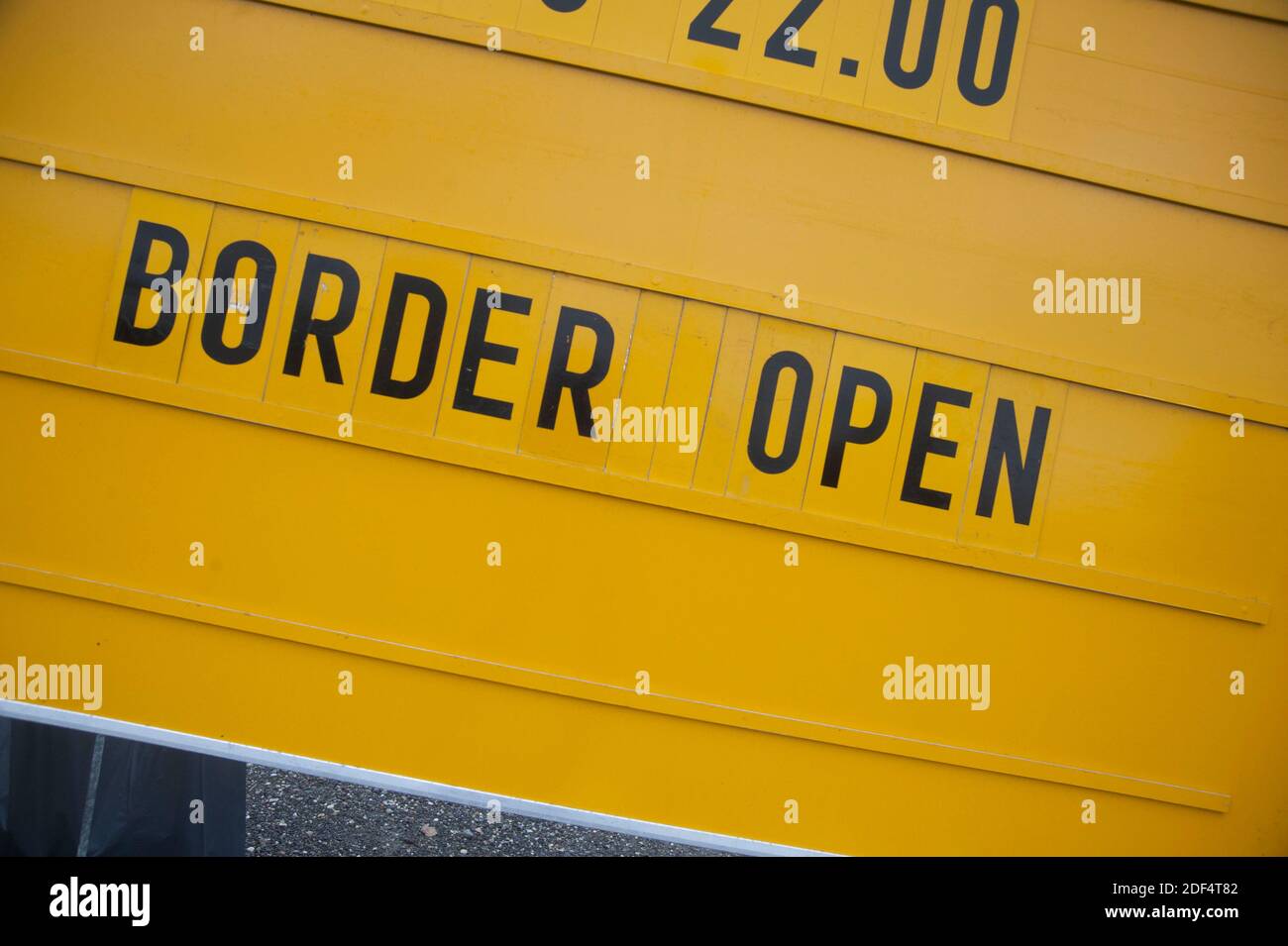 yellow border open sign at the austrian slovenian border, EU Stock ...