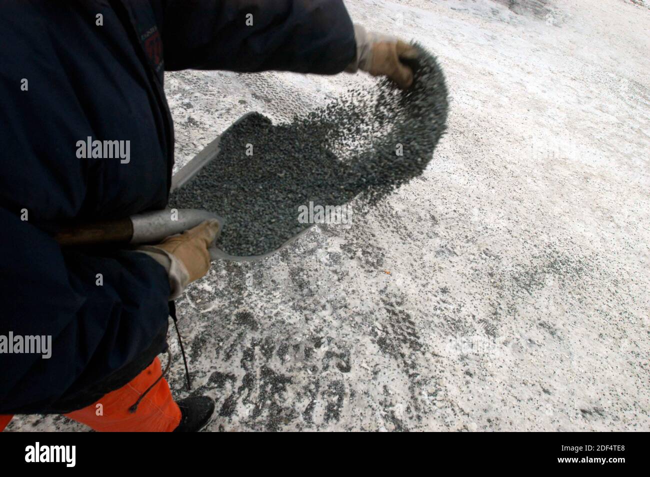 Pavement gritting hi-res stock photography and images - Alamy