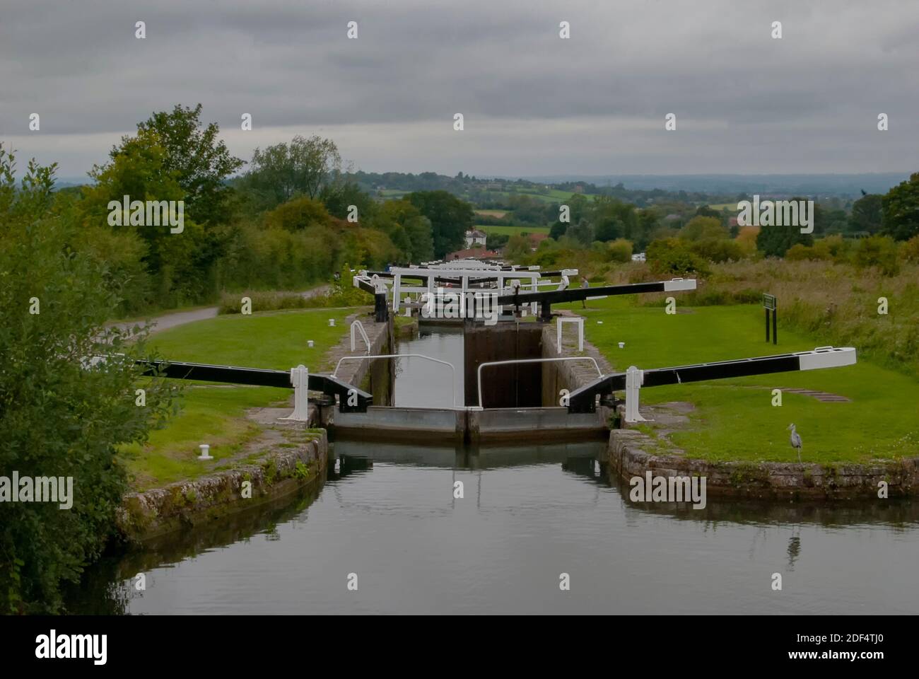 Caen hill lock in devizes hi-res stock photography and images - Alamy