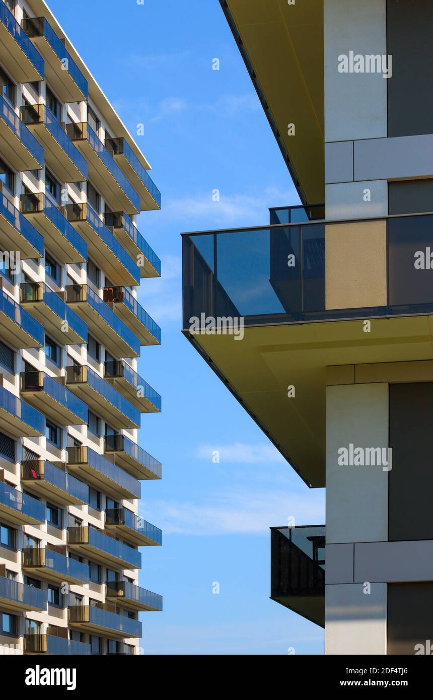 High rise residential building hi-res stock photography and images - Alamy