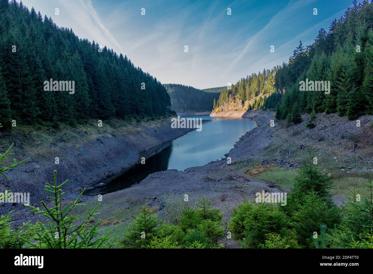 Autumn walk around the narrow water dam in the Thuringian Forest ...