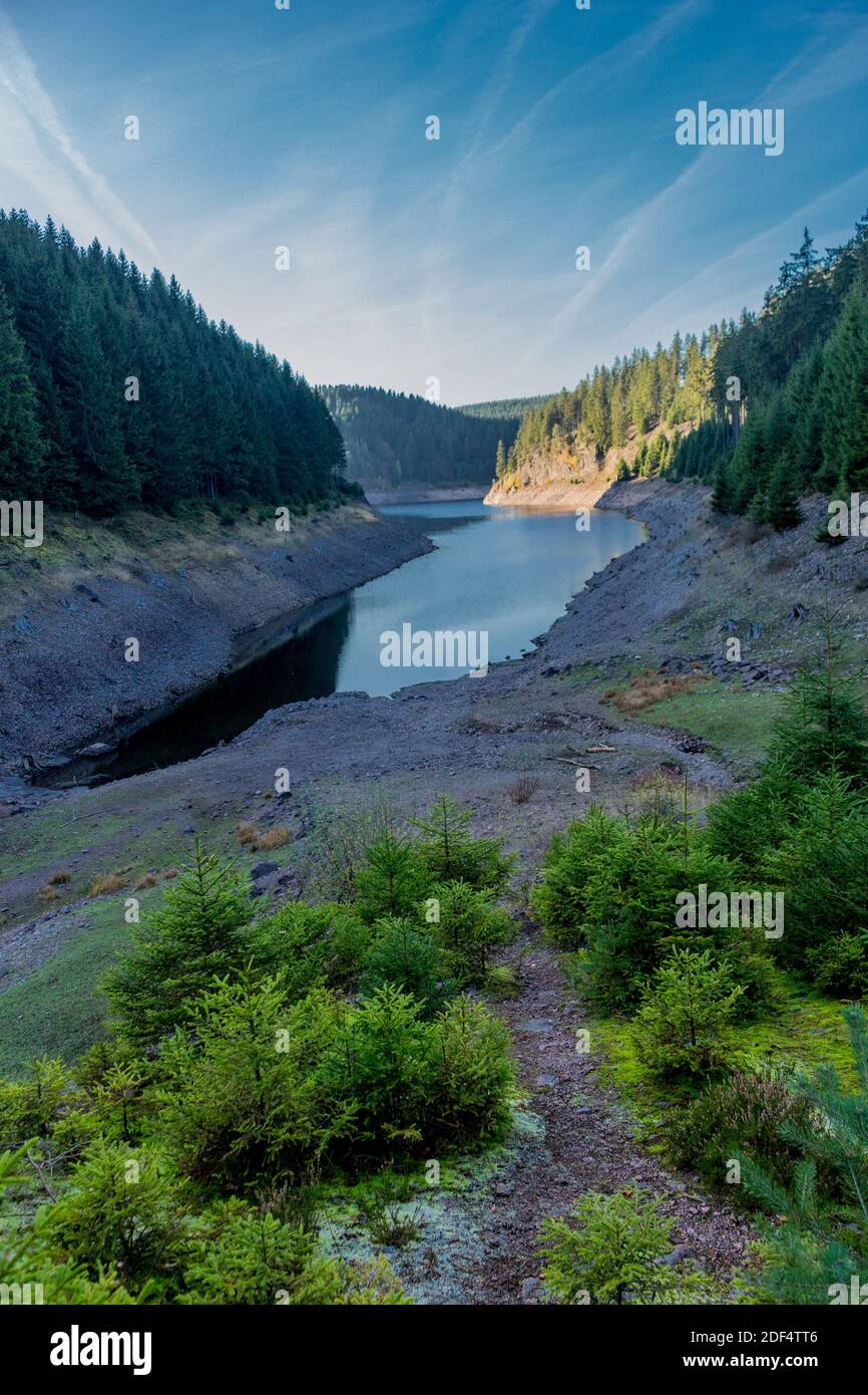 Autumn walk around the narrow water dam in the Thuringian Forest ...