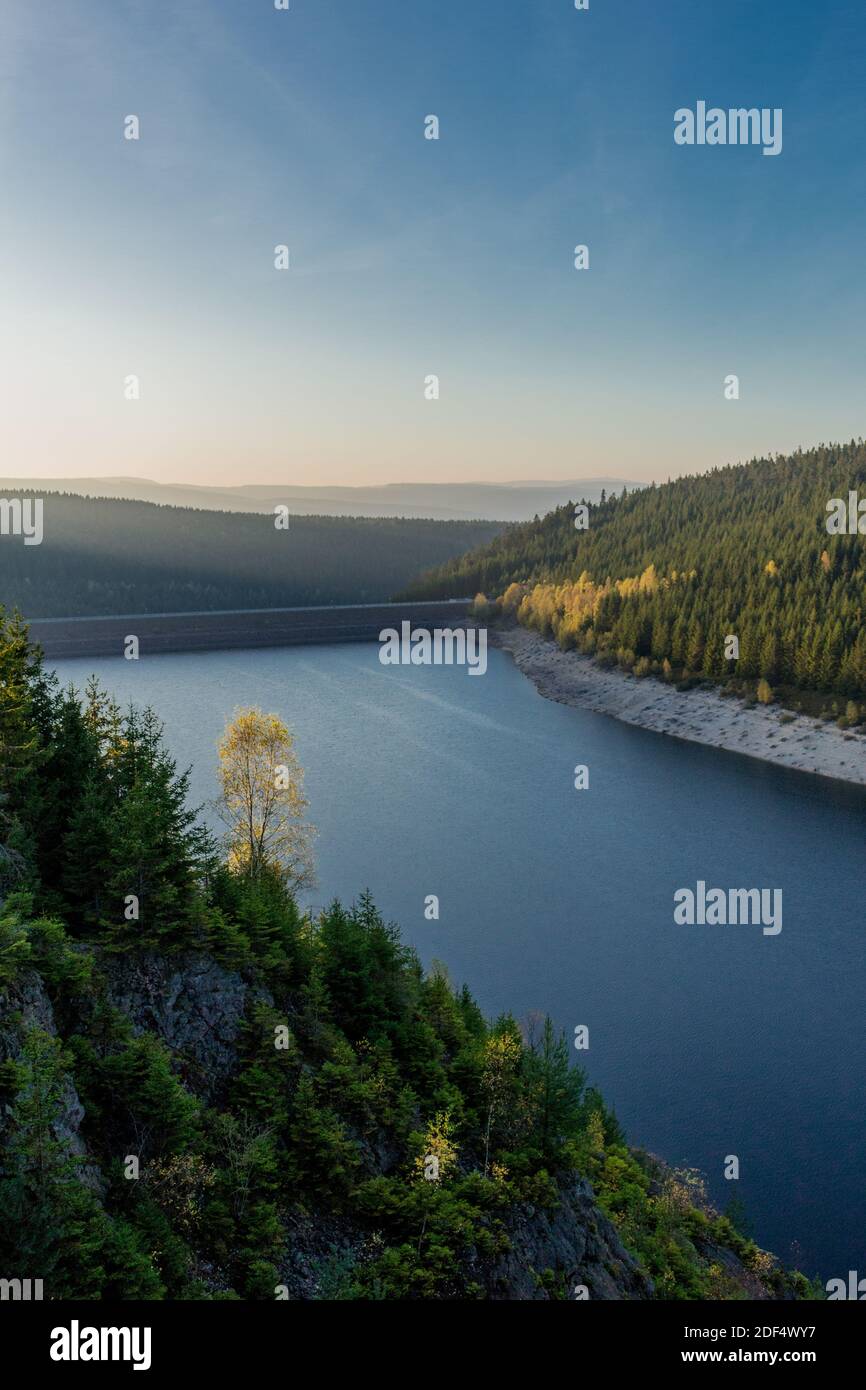 Autumn walk around the narrow water dam in the Thuringian Forest ...