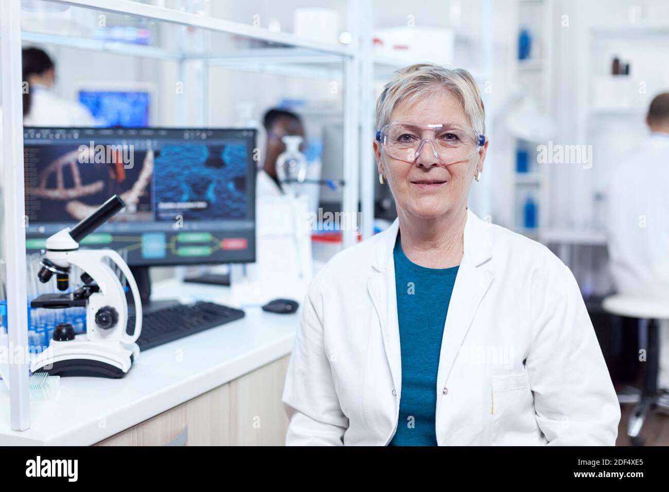 Senior engineering hi-res stock photography and images - Alamy