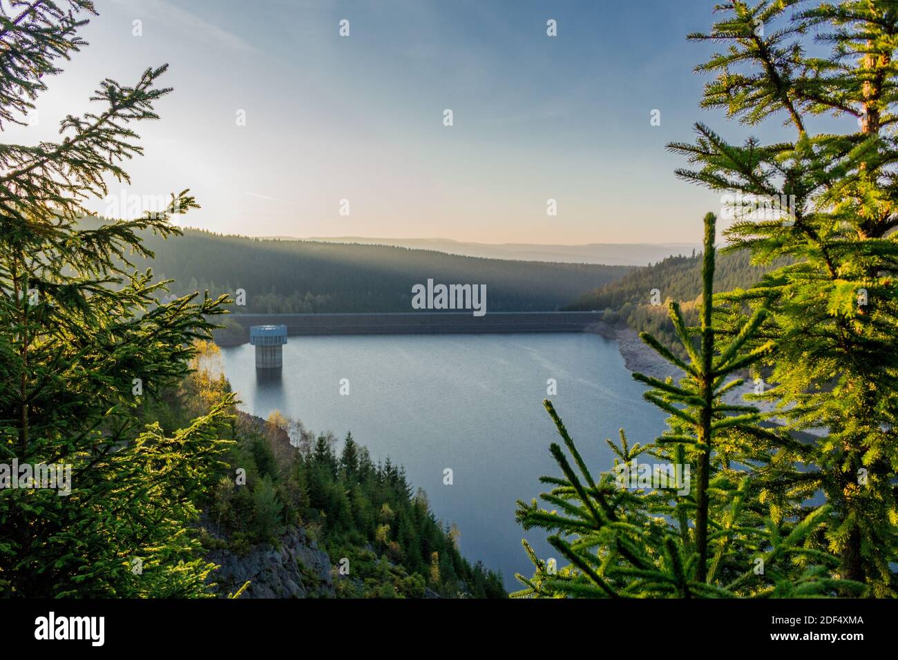 Autumn walk around the narrow water dam in the Thuringian Forest ...