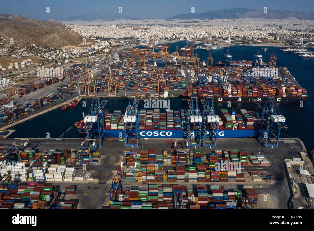 Cosco shipping lines hi-res stock photography and images - Alamy