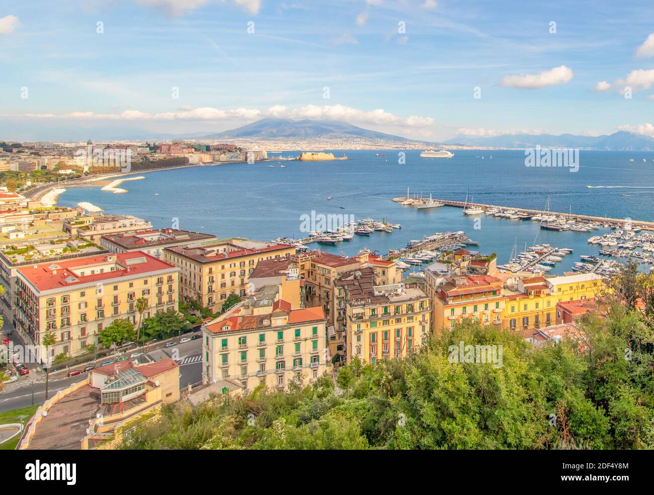 One of the most enchanting landscapes in Italy, the Gulf on Naples and ...