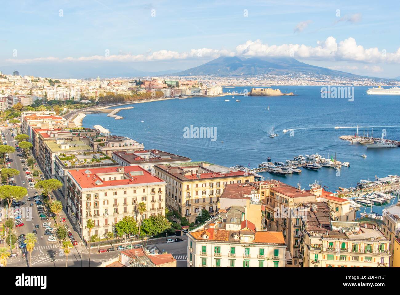 One of the most enchanting landscapes in Italy, the Gulf on Naples and ...