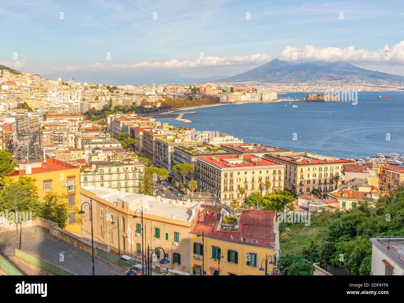One of the most enchanting landscapes in Italy, the Gulf on Naples and ...