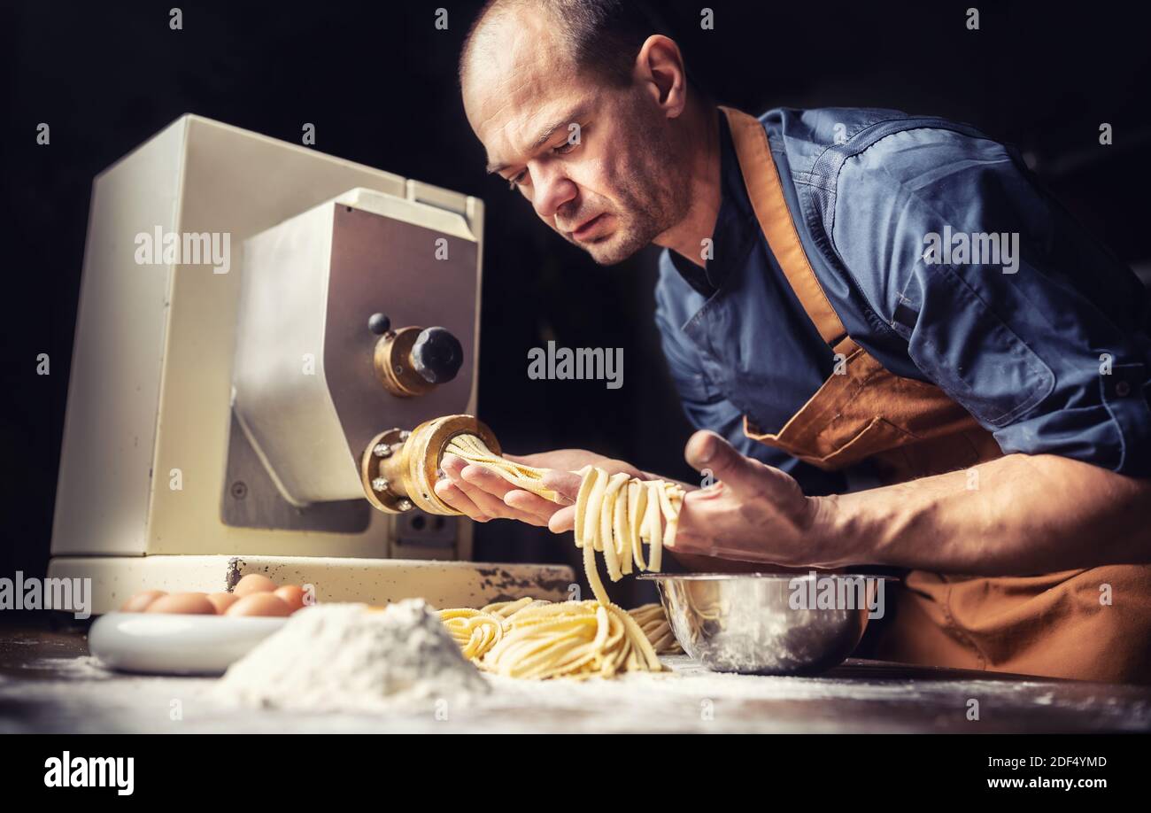 Chef making pasta machine hi-res stock photography and images - Alamy