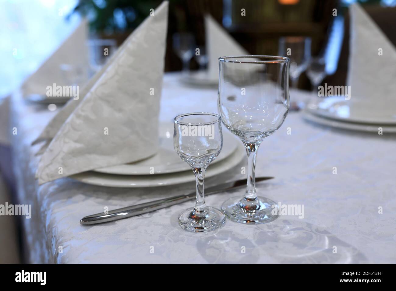 Dining table with cutlery in a restaurant Stock Photo - Alamy