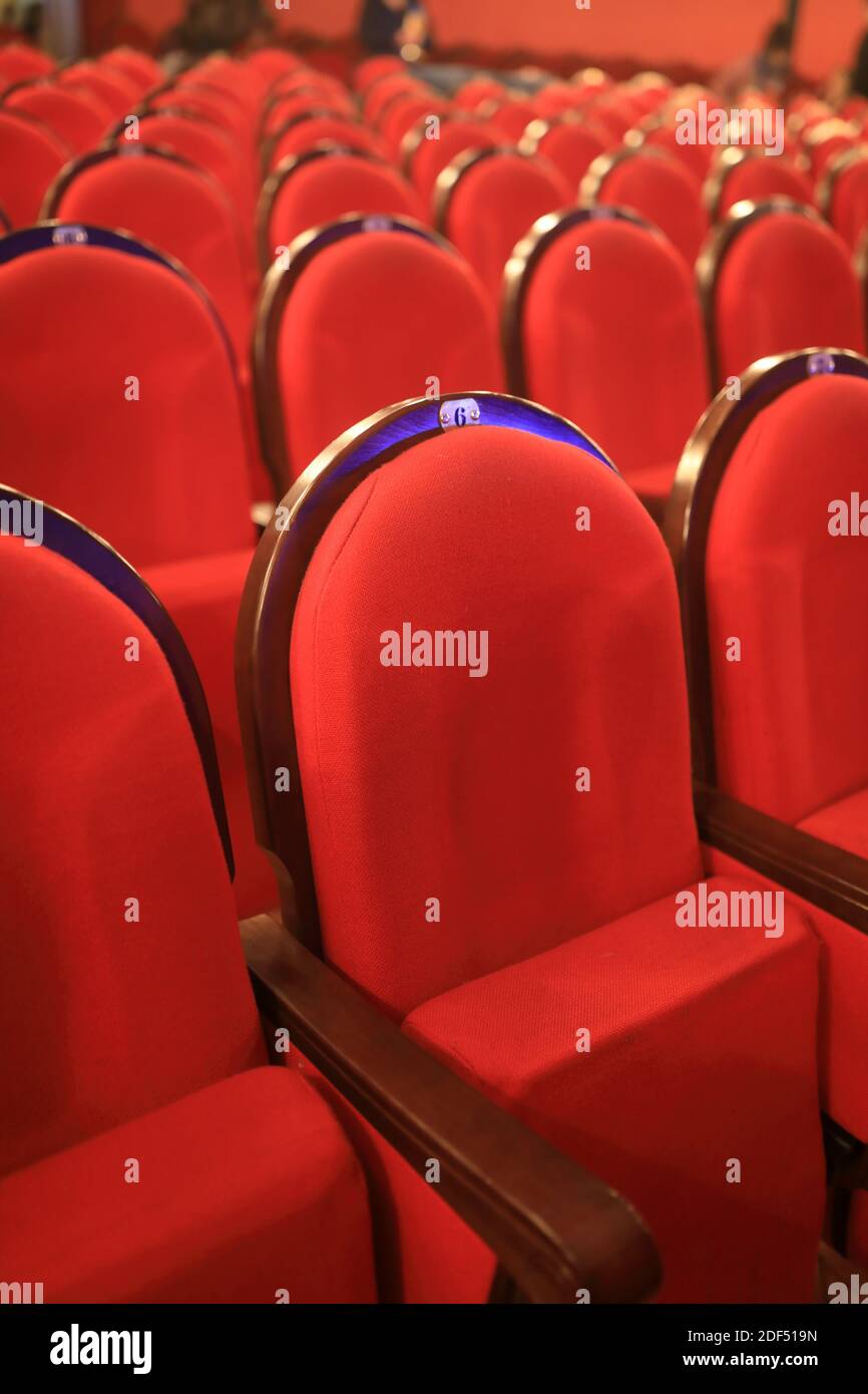 View of row red chairs in cinema Stock Photo - Alamy