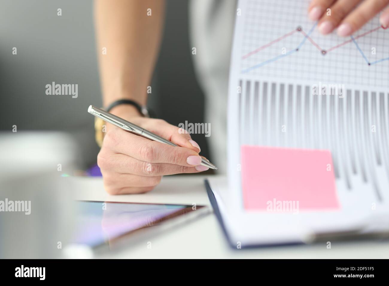 Pen and diagram hi-res stock photography and images - Alamy